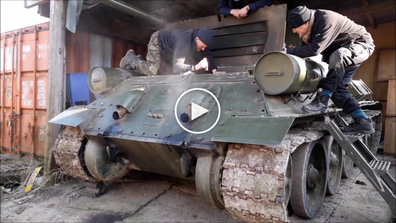 WW2 T34 Tank with a 38 litre V12 diesel engine cold start, first start ...